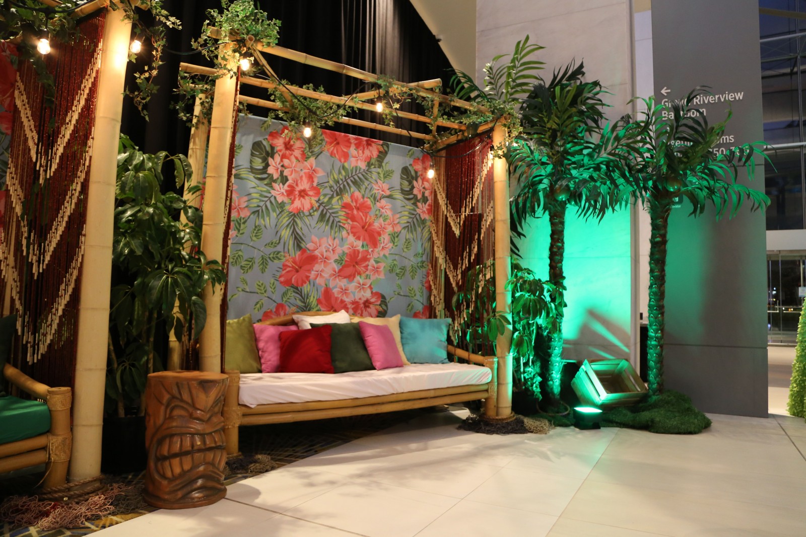 Bamboo beach cabana daybed-closeup - Display Group