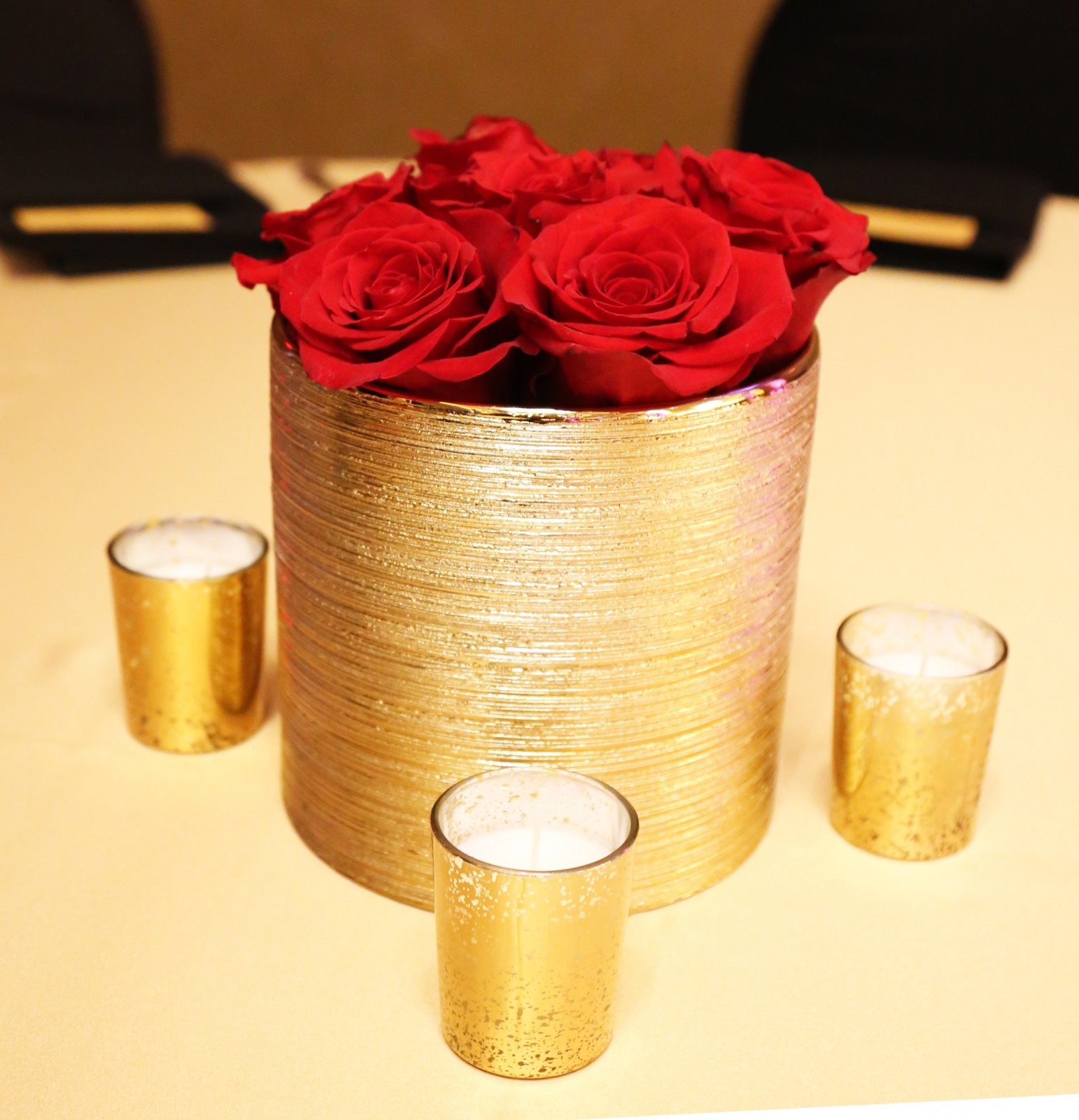 Hollywood Gold Centerpiece with Red Roses - Display Group