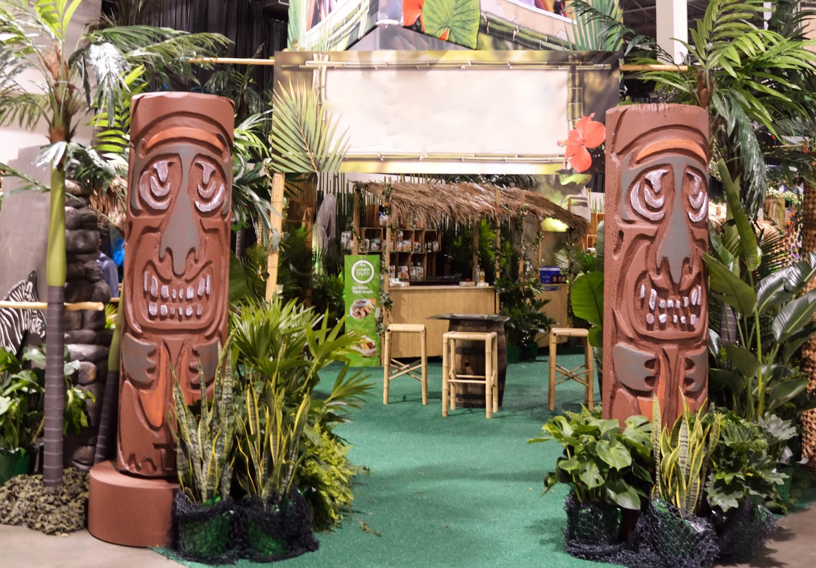 Tiki Post Entrance - Display Group