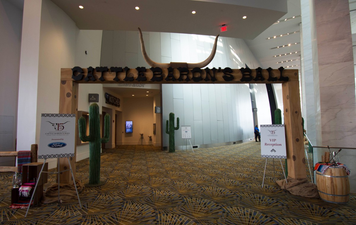 Western Themed Entrance - Display Group