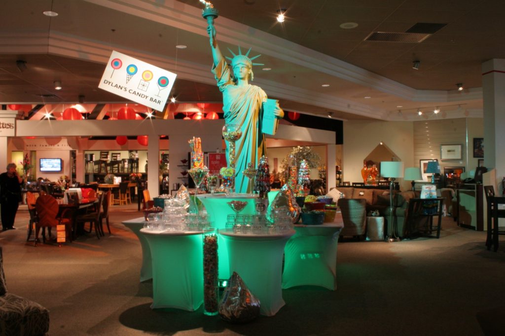 Statue of Liberty with Table Surround - Display Group
